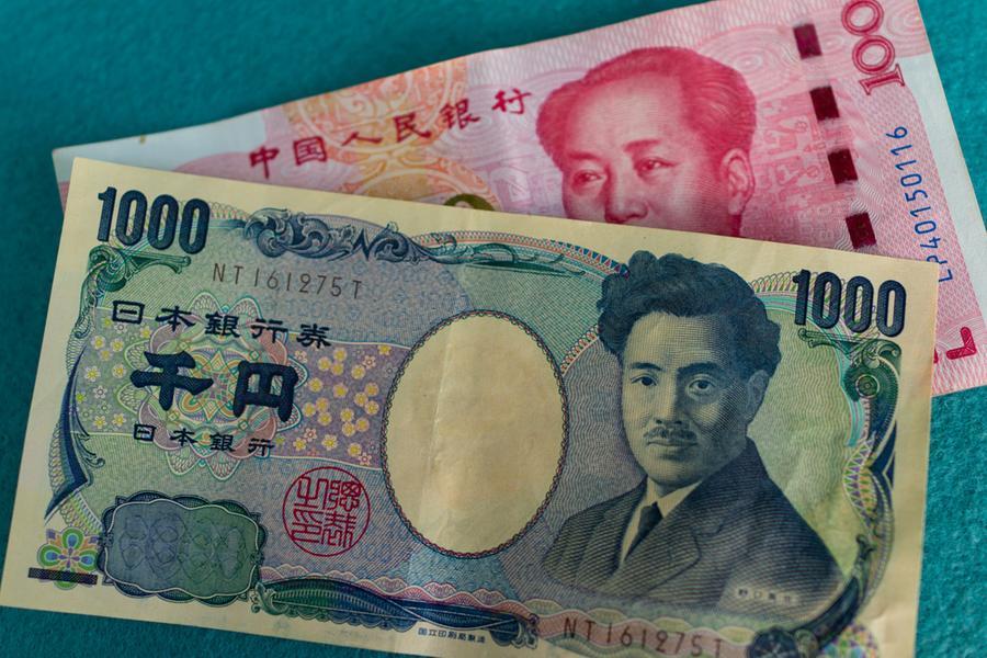 Yen tumbles on election bets, dollar still under pressure