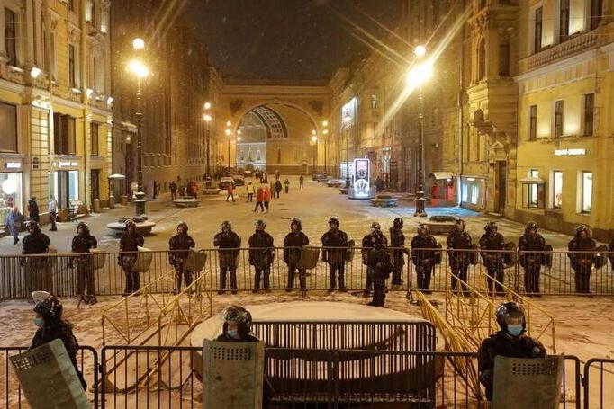Swastika-wearing gunman kills 13 at Russian school