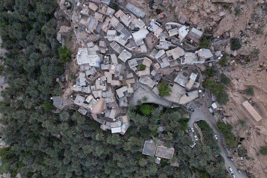 Oman begins building new LNG train in line with approach to enhance output