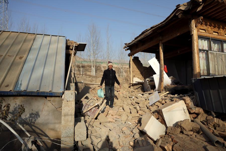 Chinese rescuers brave freezing cold to find earthquake survivors