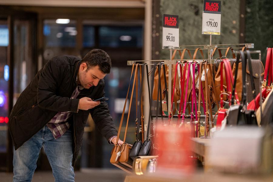 US retail sales fall sharply in January