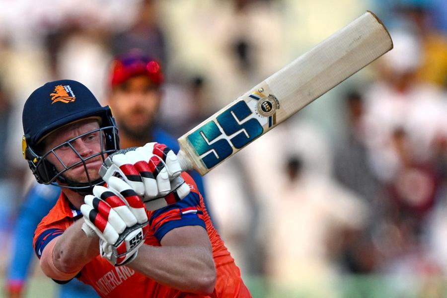 Netherlands bat first as Afghanistan recall teen spinner