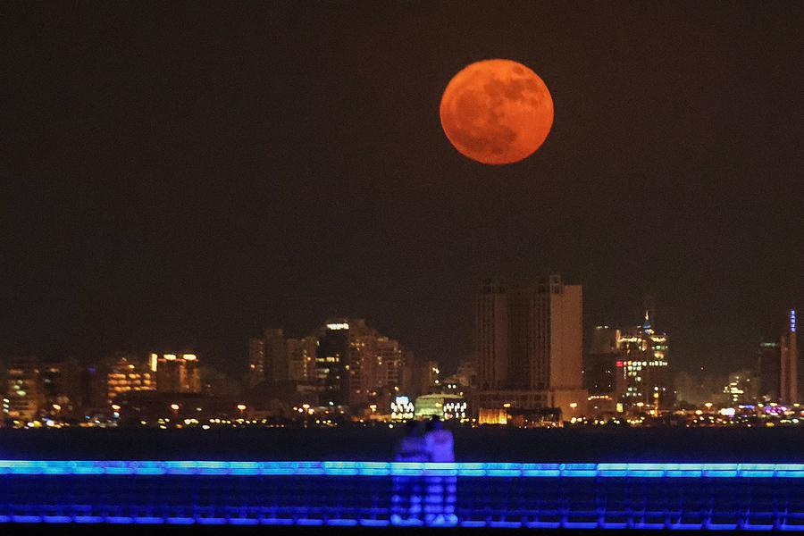 Biggest full moon to brighten Kuwait's sky Thursday