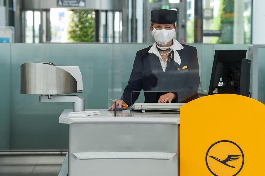 Lufthansa to raise salaries for German cabin crew