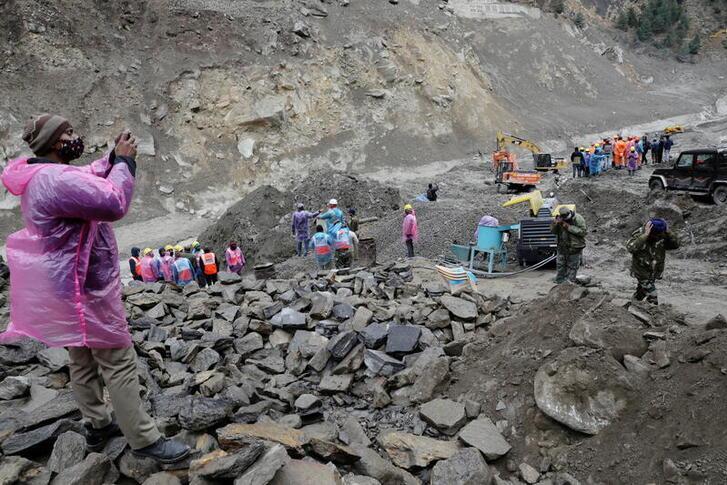 Demolition of cracked hotels in Himalayan town set to resume