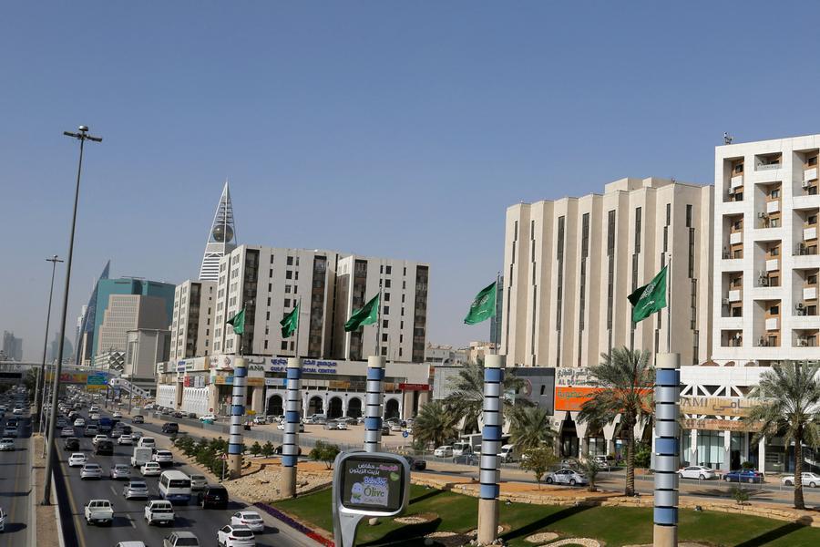 Saudi faces rising fiscal risks amid mounting spending, oil prices dip ...