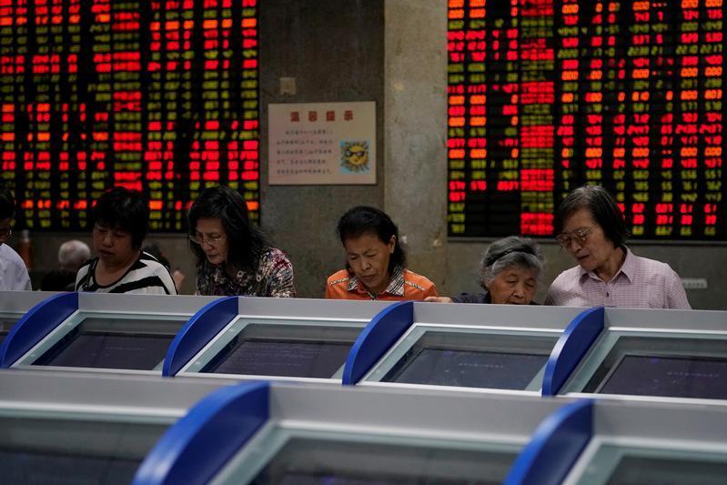 China stocks rise amid optimism about 2023 despite COVID woes