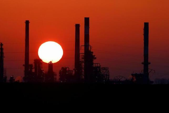 Oil on track for biggest monthly gains in over a year