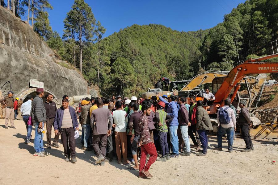 Indian rescuers to dig new shaft for 41 men trapped for 9 days