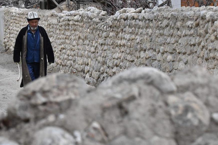 Kyrgyzstan and Uzbkekistan demarcate contested border