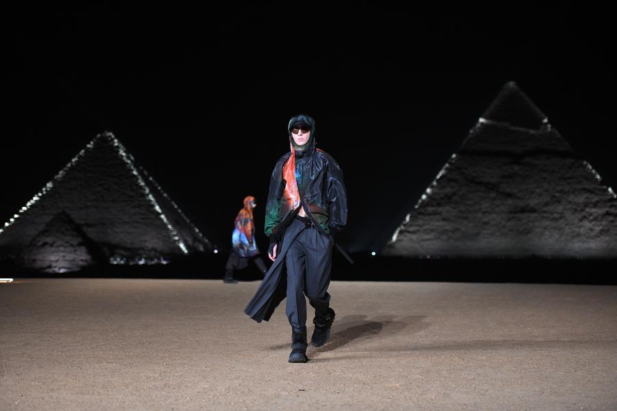 Dior showcases fashion in shadow of Egypt's pyramids