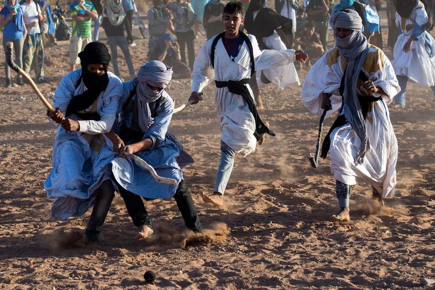 Moroccan nomads keep alive ancient sport of sand hockey