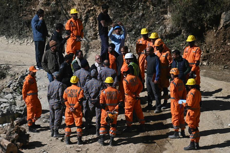 Indian rescuers drill two-thirds of way to 41 trapped workers