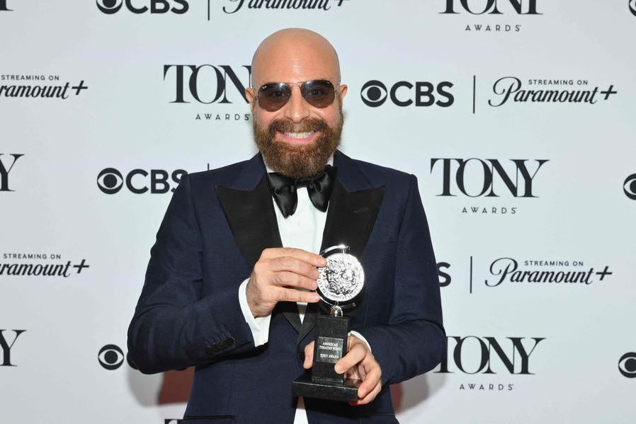 'Outsiders,' 'Stereophonic' top Tony Awards