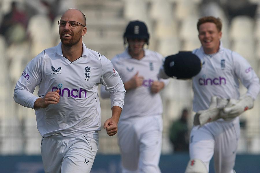 Leach leads attack as England dismiss Pakistan for 202 in second Test