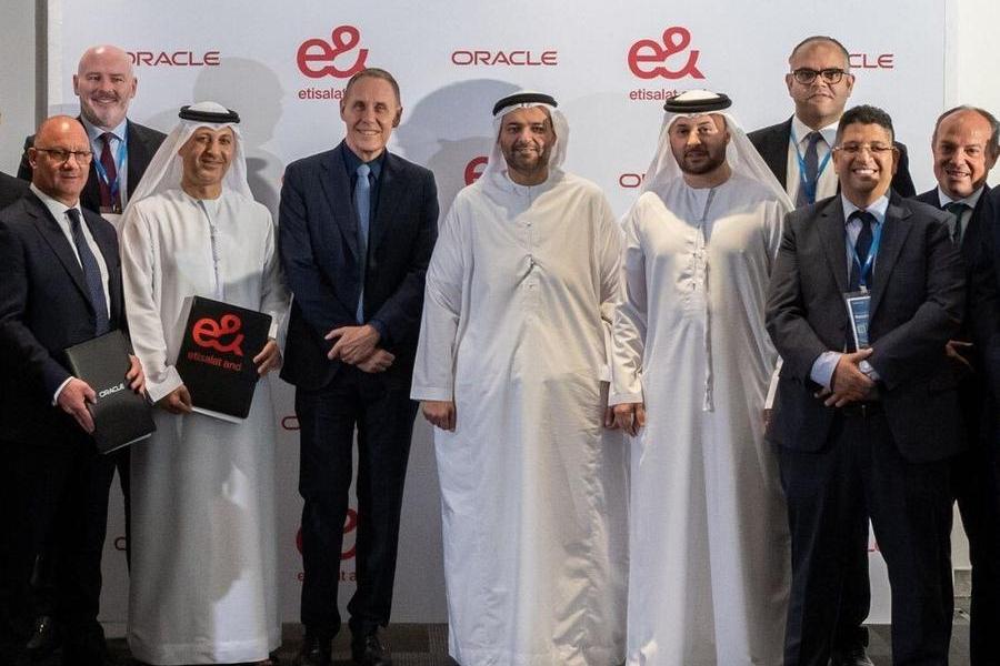 e& selects Oracle Cloud to shape the UAE’s digital future