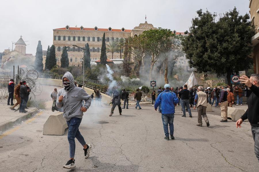 Lebanese security forces fire tear gas at crowds protesting pound ...