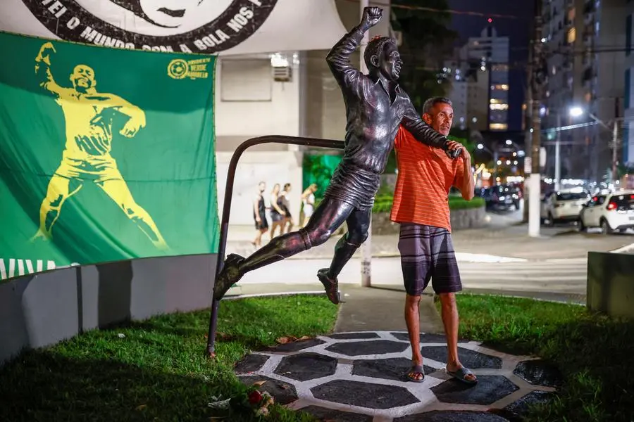 Pele, Brazil's sublimely skilled football star who charmed the world ...