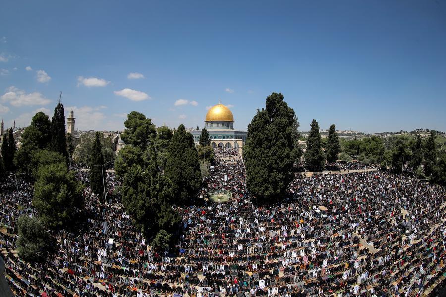 Large crowds for Ramadan prayers at Jerusalem's Al-Aqsa