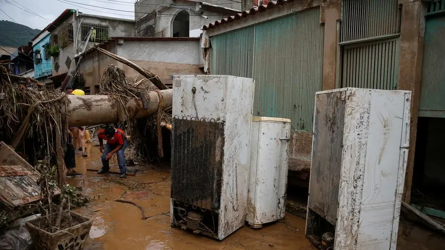 Venezuelan rescuers search for missing as flood deaths grow