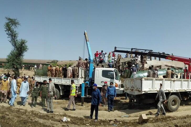 Blast derails train in southwest Pakistan, at least 8 injured -official