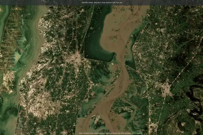 Pakistan to breach main highway to protect town of Dadu from floods