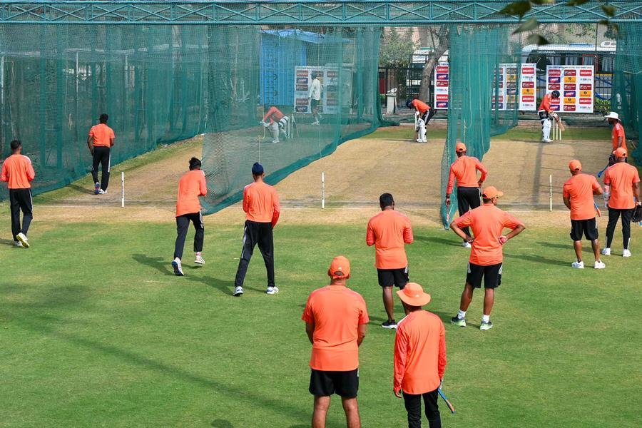 Hartley gets first Test wicket but India in control