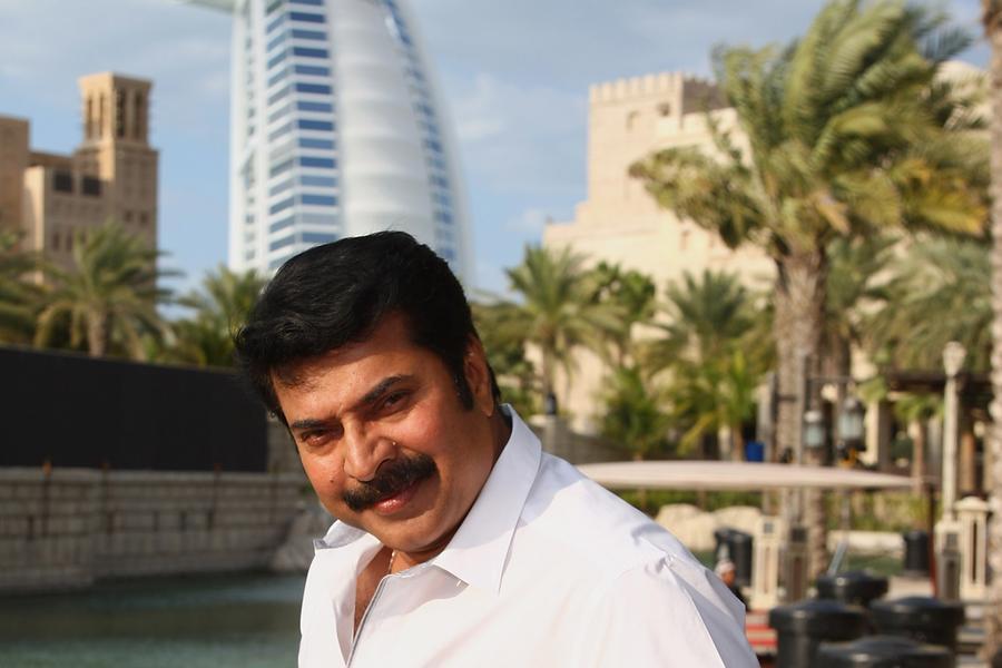 Mammootty serves cast sadhya, Mohanlal creates flower carpet