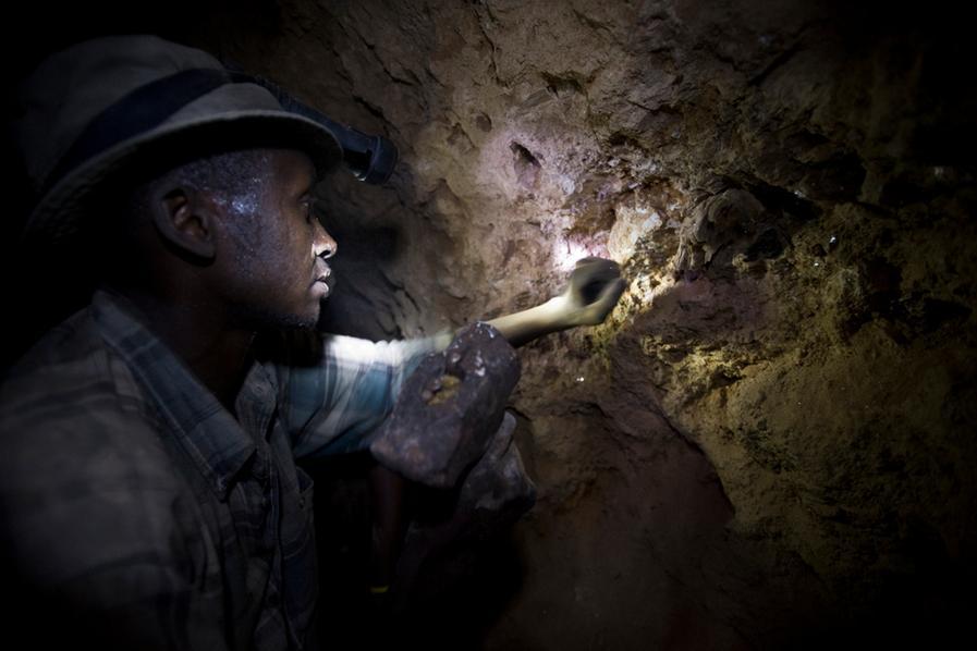 Oman signs two mining concession agreements