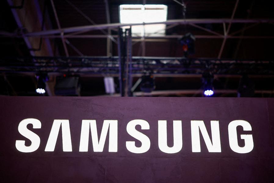 Samsung warns of slow AI chip sales in Q1, hurt by US restrictions on China
