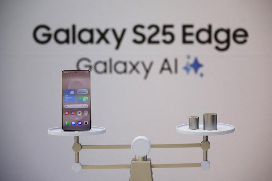 Samsung launches slimmest smartphone as races against rival Apple