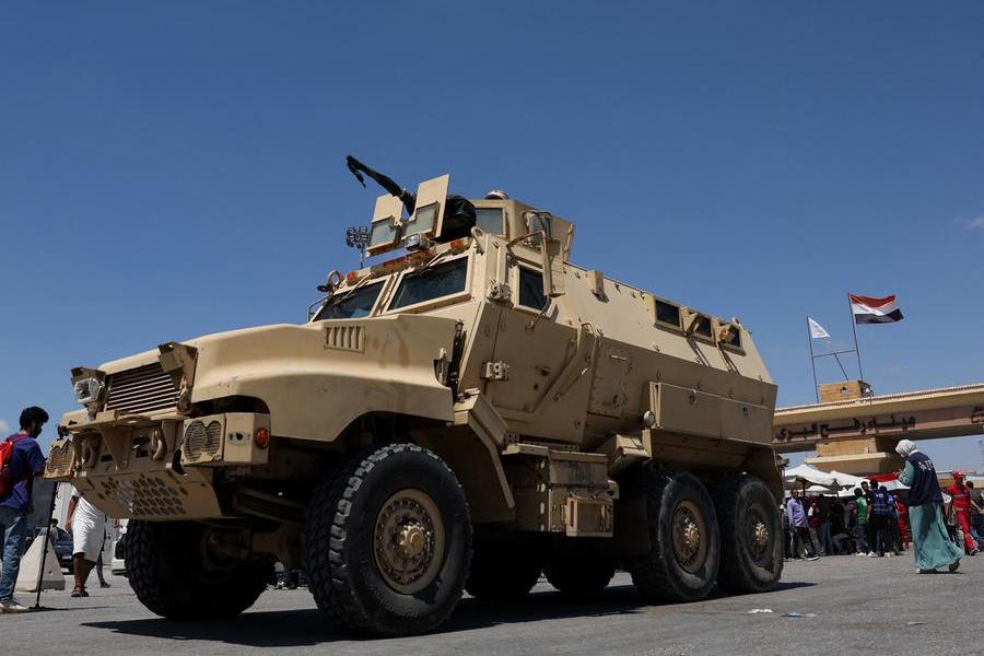 Egypt’s Military Production Minister inspects Abu Zaabal chemical company