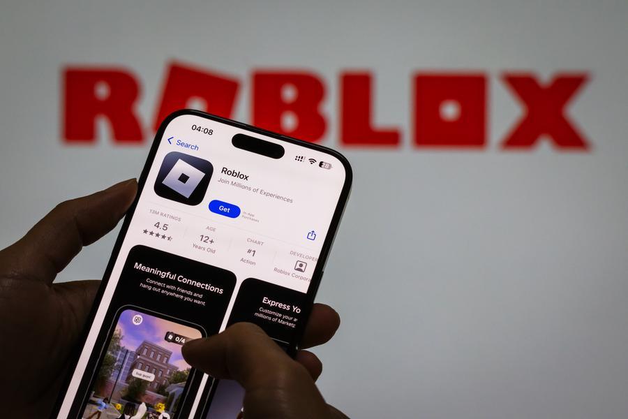 Roblox suspends voice and text chats, blocks 300,000 games in Saudi Arabia