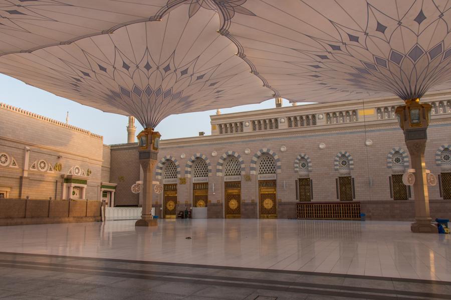 Automated umbrellas provide shade, comfort at Prophet’s Mosque