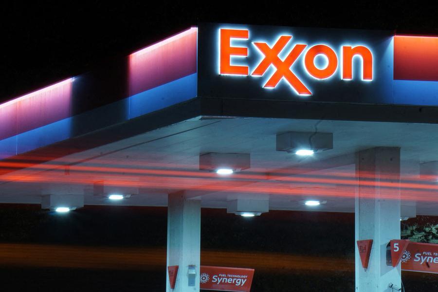 Exxon weighs sale of Singapore fuel stations for $1bln, Bloomberg News ...