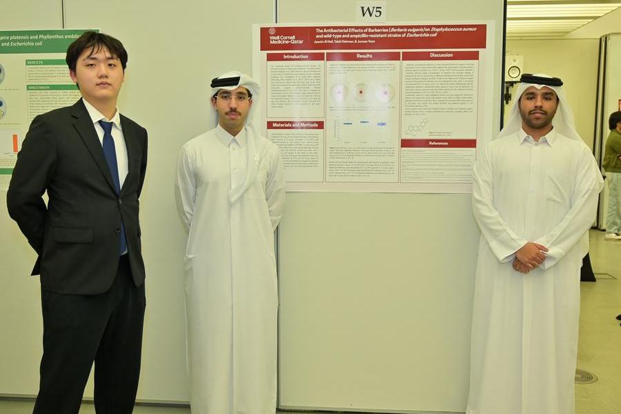 WCM-Q pre-medical students present research posters at annual event