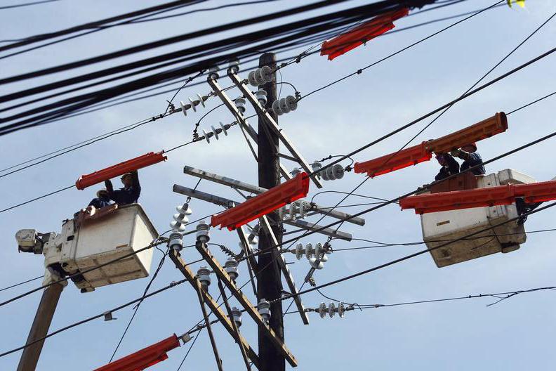 REFILE-Saudi Aramco's electricity capacity to exceed 12,000 MW by 2019