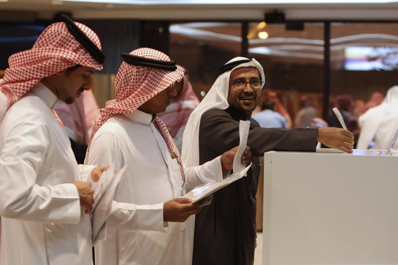 Saudi staff take over rail signaling, telecommunications role