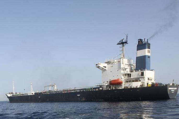 UPDATE 5-Eastern Libya ships first oil cargo in defiance of Tripoli