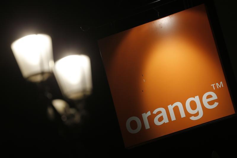 Tunisia to sell stakes in Ooredoo, Orange telecom companies - official