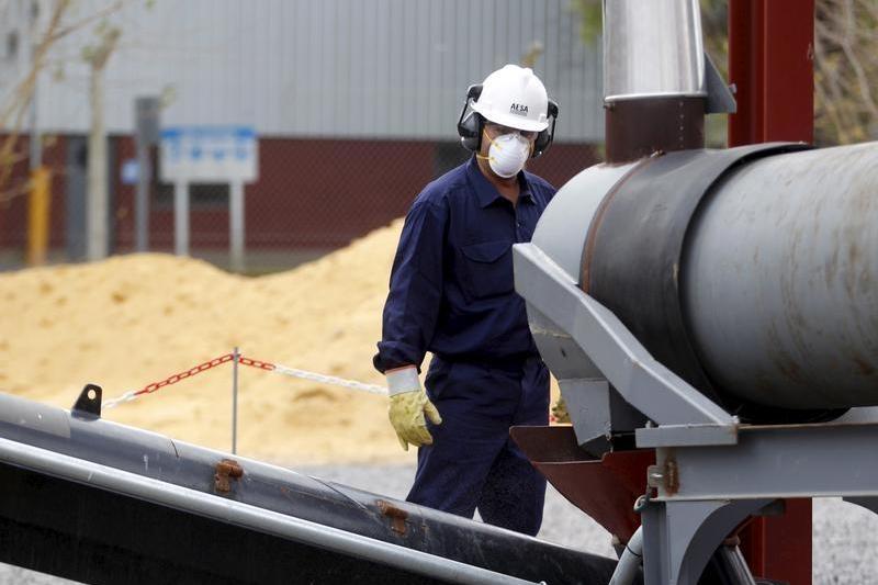 COLUMN-Hedge funds enforce correction to oil market's course: Kemp