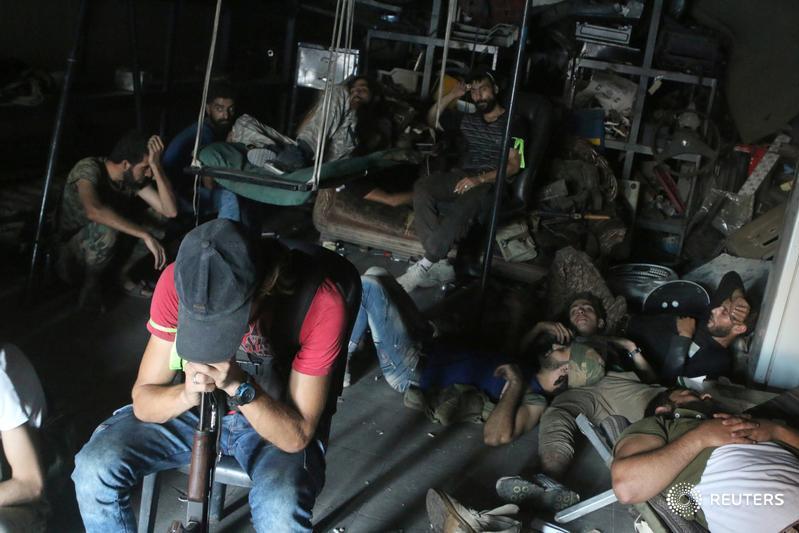 UPDATE 1-Syrian army, rebels wage fierce battles north of Aleppo city