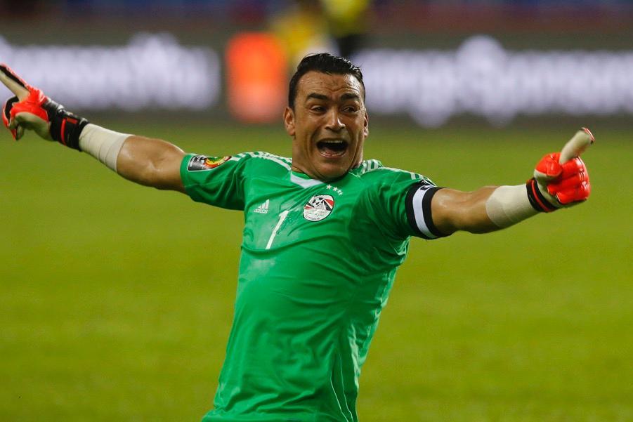 Soccer-Veteran goalkeeper sends Egypt into final