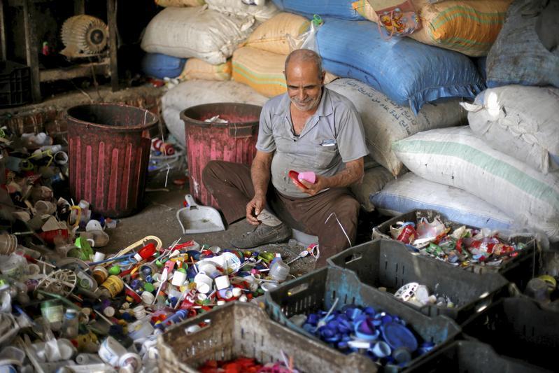 Money for garbage? Cairo kiosks buy recyclable material