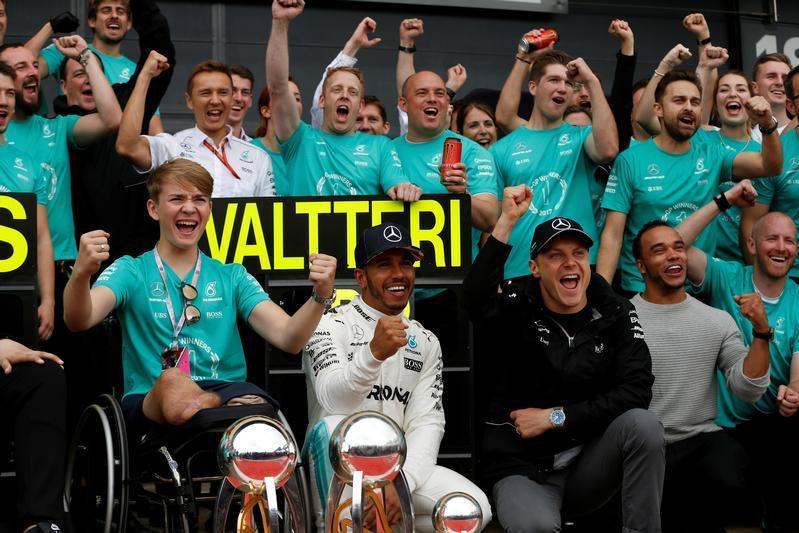 Motor racing-F1 to implement 'halo' protection device from 2018
