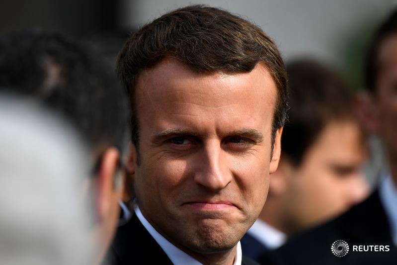 Merkel, Macron meet to plot euro zone reform road map