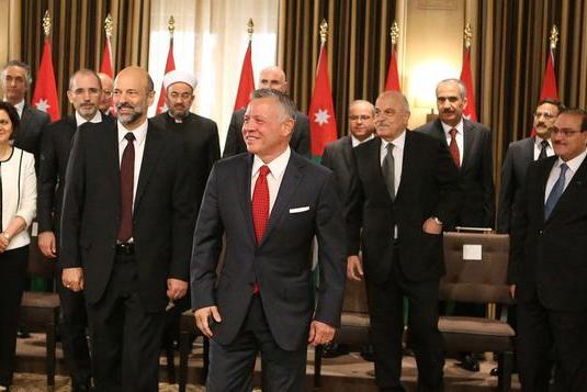 Jordan's king swears in new cabinet ledby ex-World Bank economist