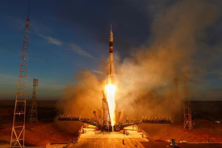 Airbus, OneWeb aim to kick off new satellite era with first launch