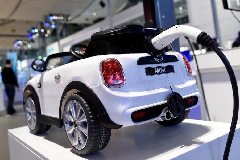 Car Makers Near CO2 Cliff edge In Electrification Race car-makers-near-co2-cliff-edge-in-electrification-race