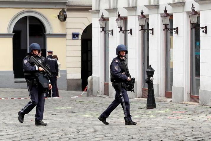 Vienna attacker was born and raised in the city, newspaper editor says